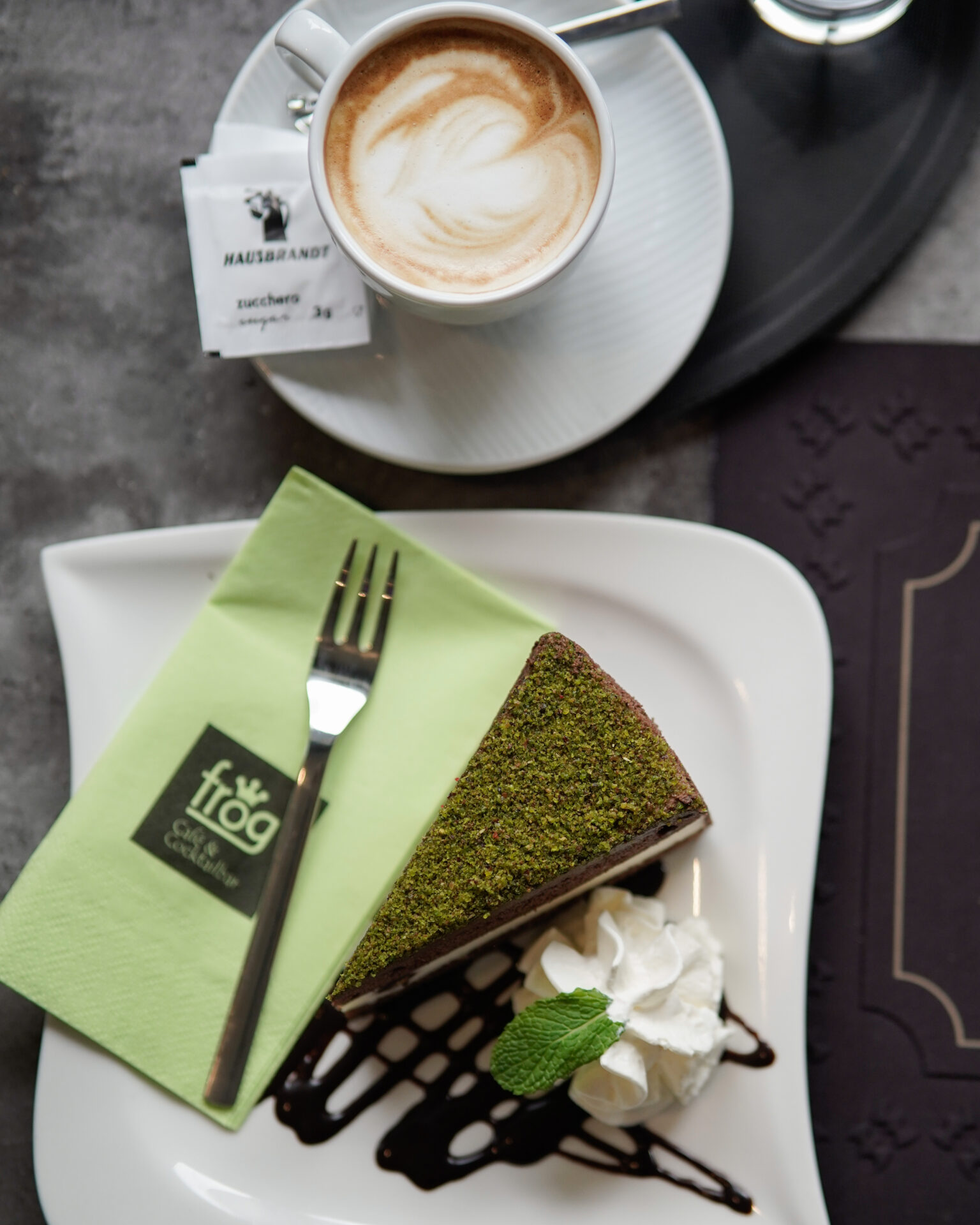 Gin & Croissant: Ein besonderes Erlebnis im Café Frog - Café Frog